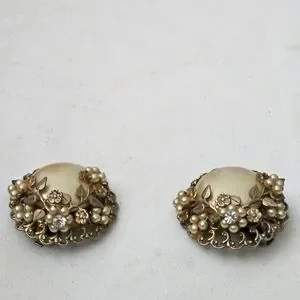 Vintage | Jewelry | Vintage Estate Baroque Faux Pearl Gold Tone Leaves ...
